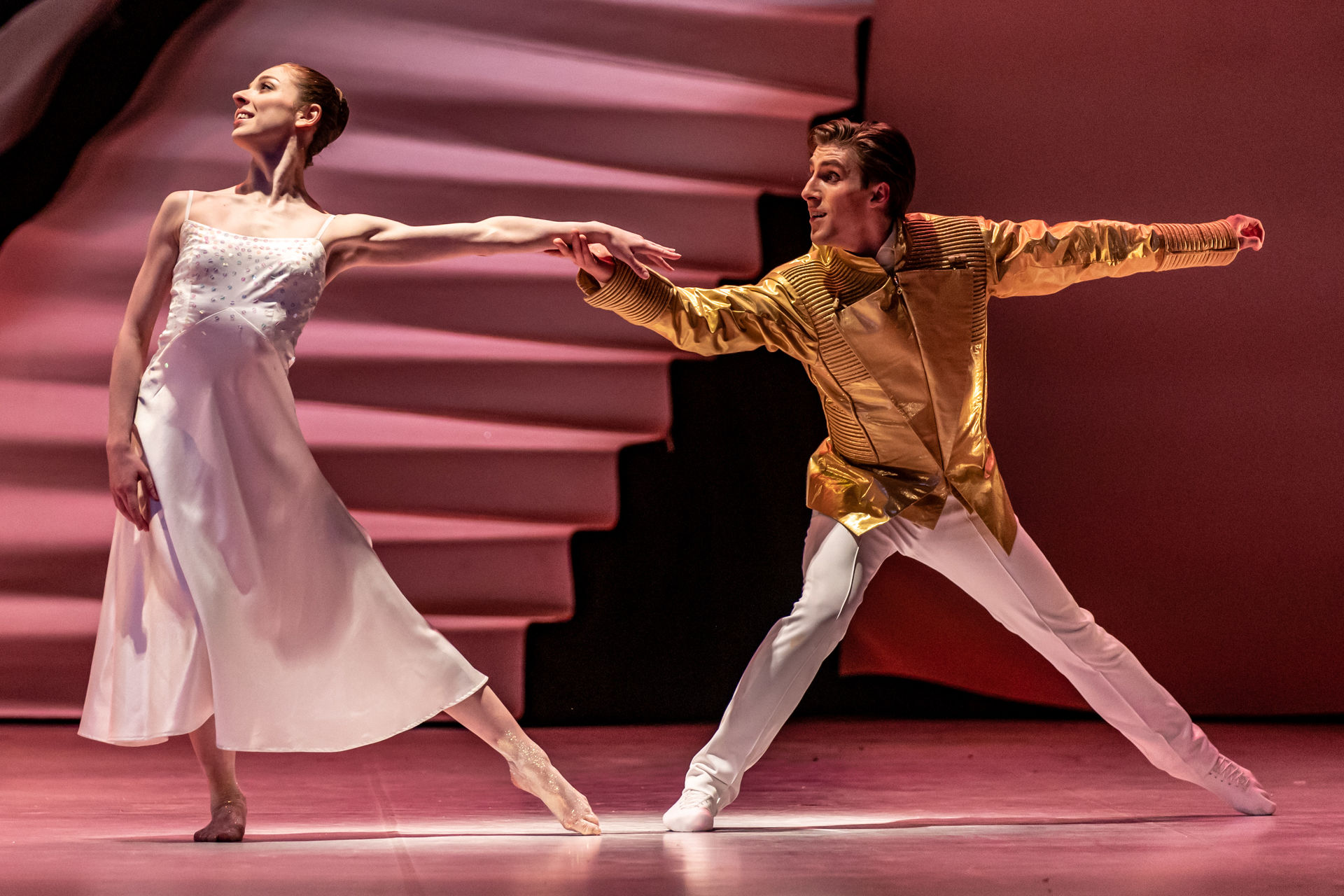 An Extraordinary and Poetic Cinderella - Dance Context Webzine